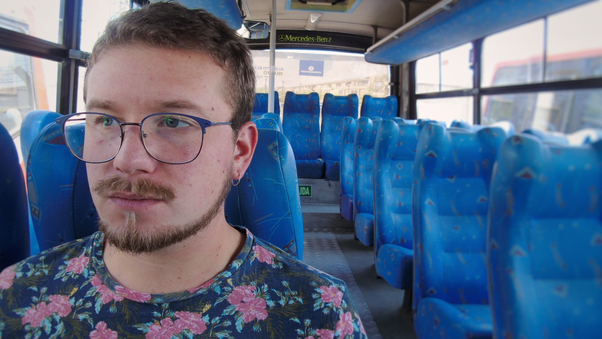 Rock-pop reflexivo y social: la propuesta de Enzo Salvador y su primer ...